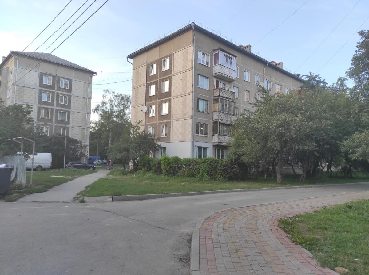 Продам 2 кімнатну квартиру на Пасічній